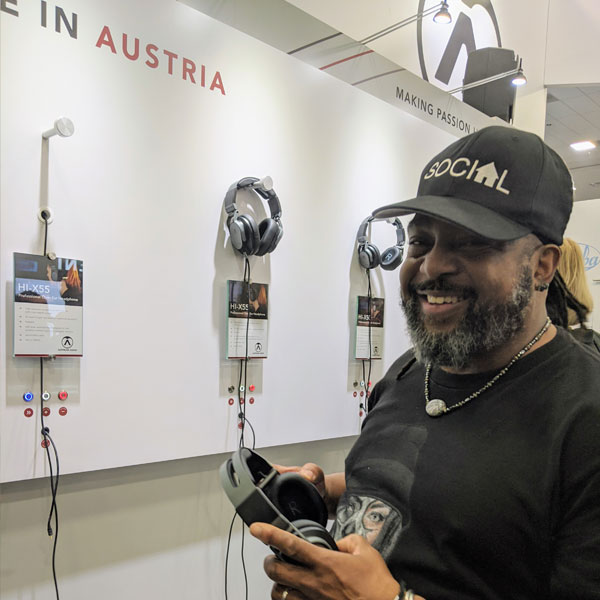 Mike Scott - Austrian Audio Friends